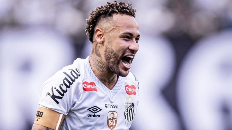 Neymar se queda en Santos con la mirada en el Mundial