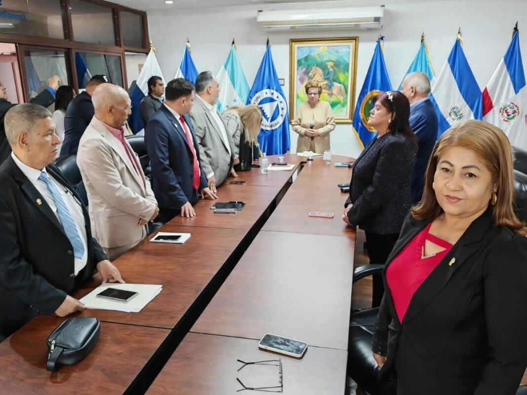 No se retira: Doris Gutiérrez juramenta en importante cargo